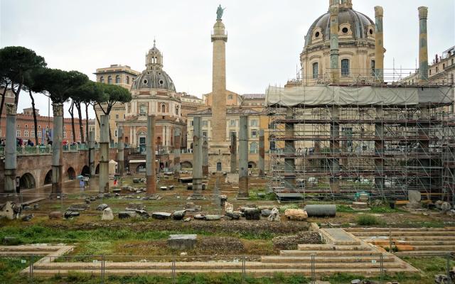 Putting up Ancient Columns in Rome | Art & Object